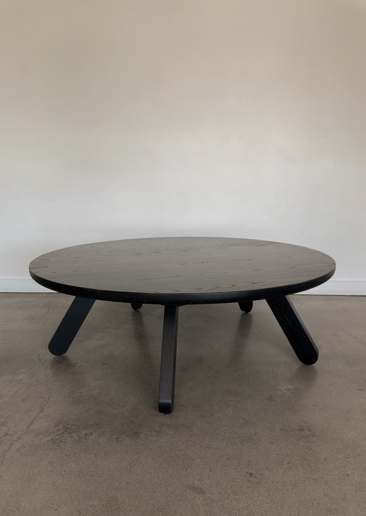 Pamplona 48" Round Coffee Table - ASH – Lolointeriors