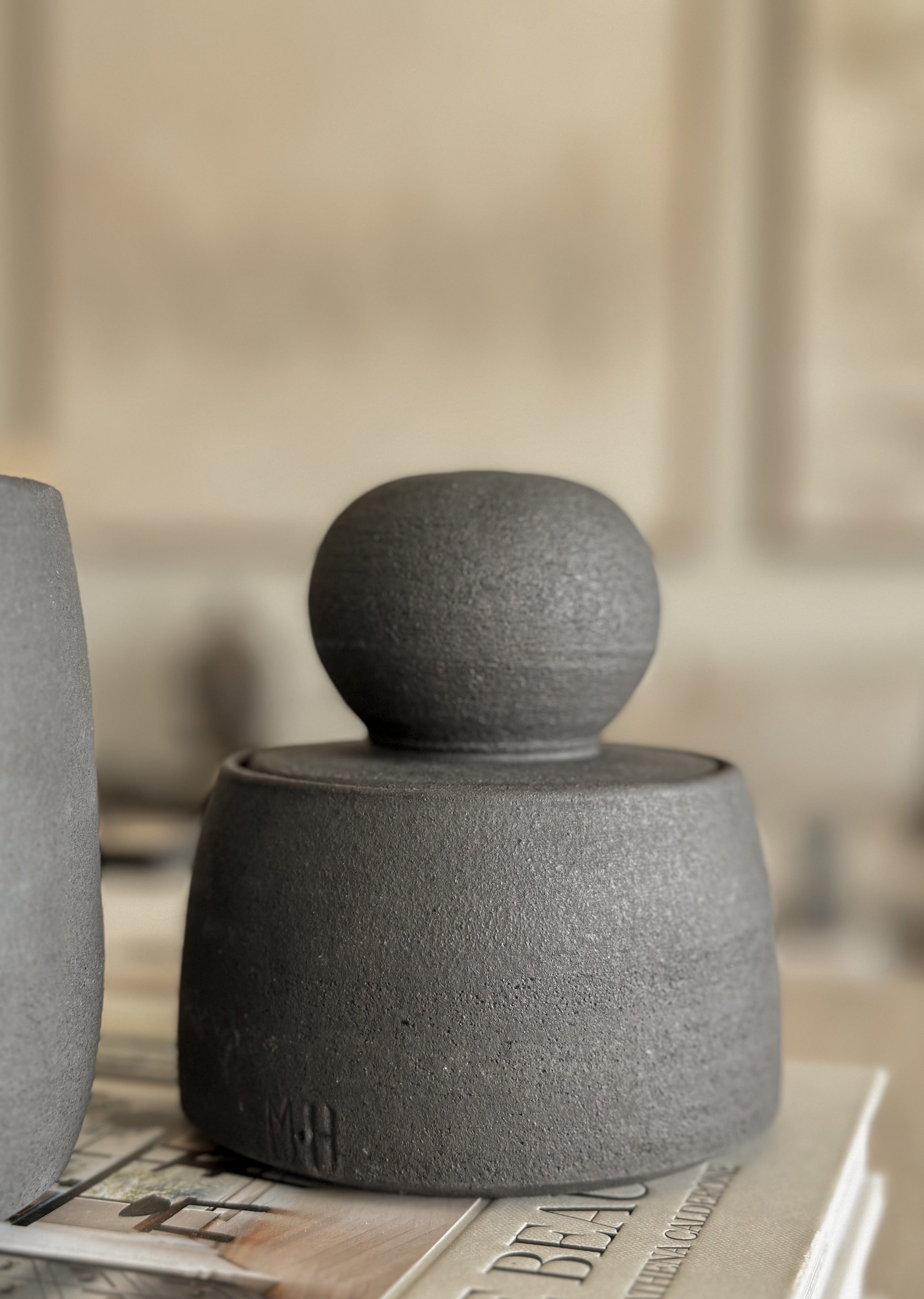 Stash Jars, Coyote Black – Lolointeriors