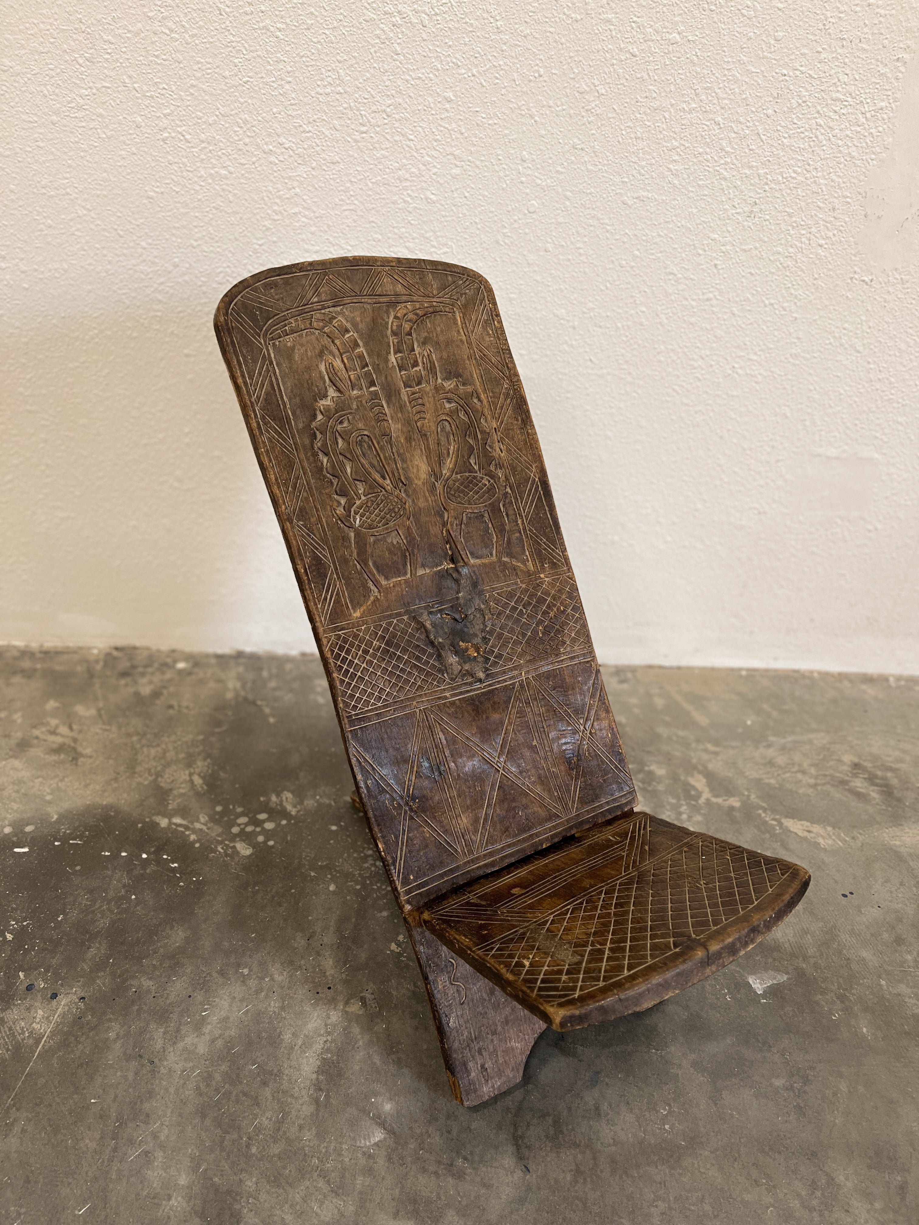 Mali Carved Folding Chair, Small – Lolointeriors