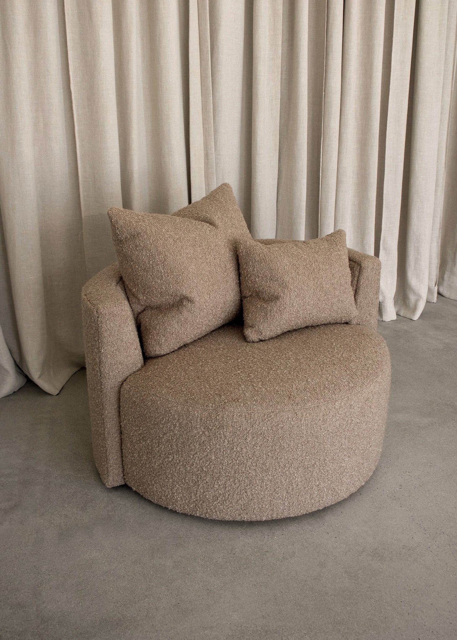 Cecily Swivel Chair – Lolointeriors