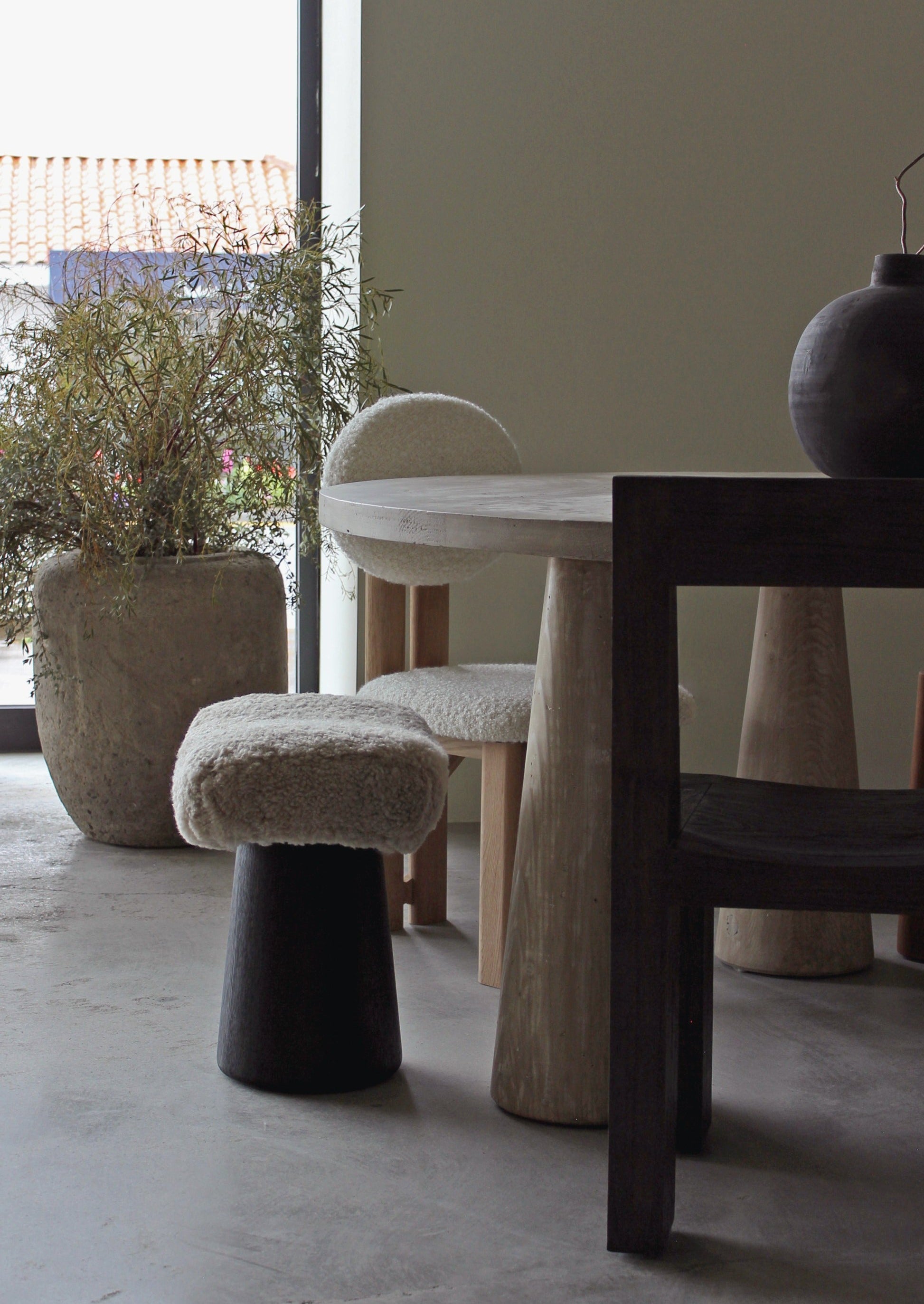 Vintage Pot Indonesia Stone - 19"x23" – Lolointeriors