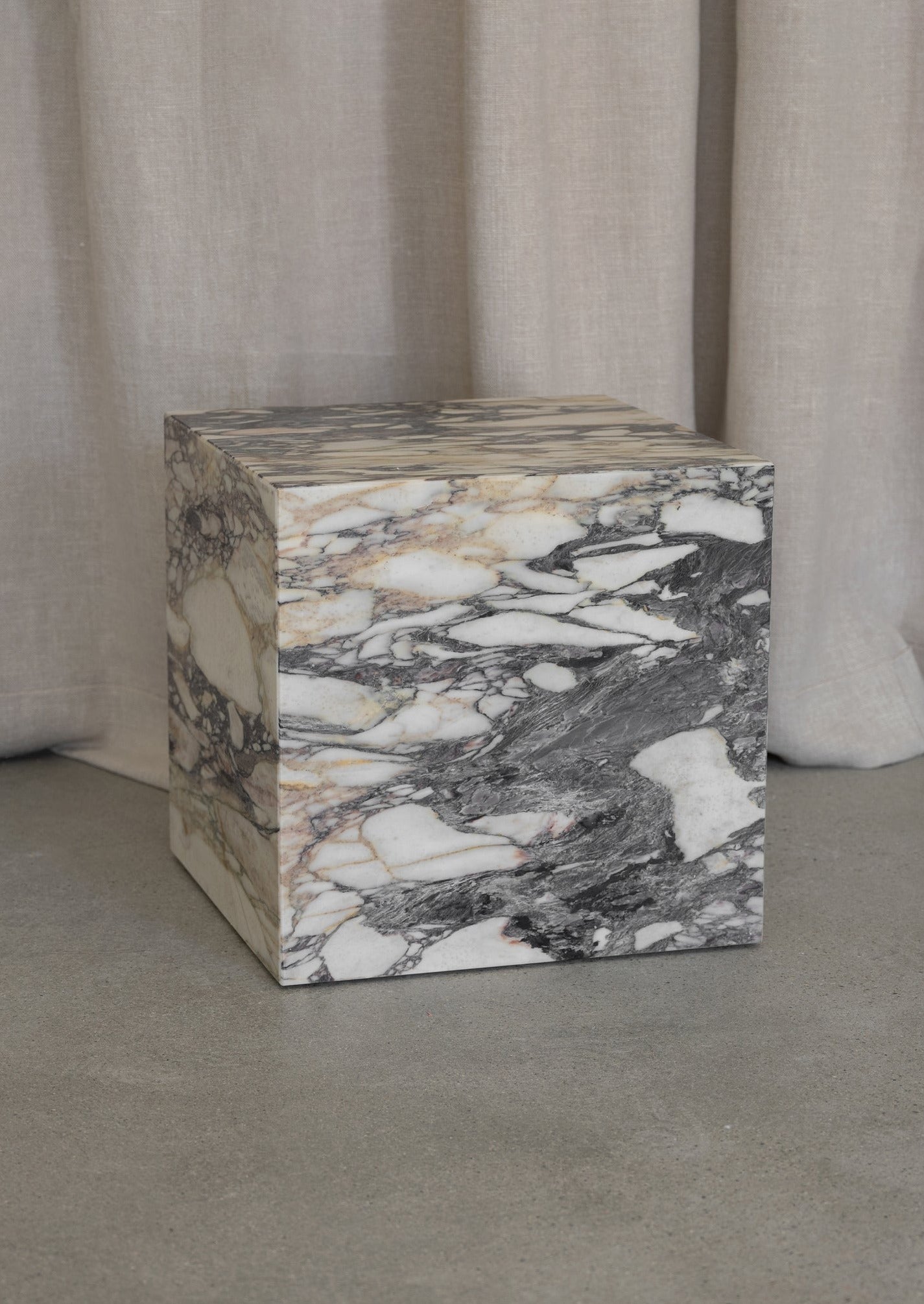 Marble Plinth – Lolointeriors