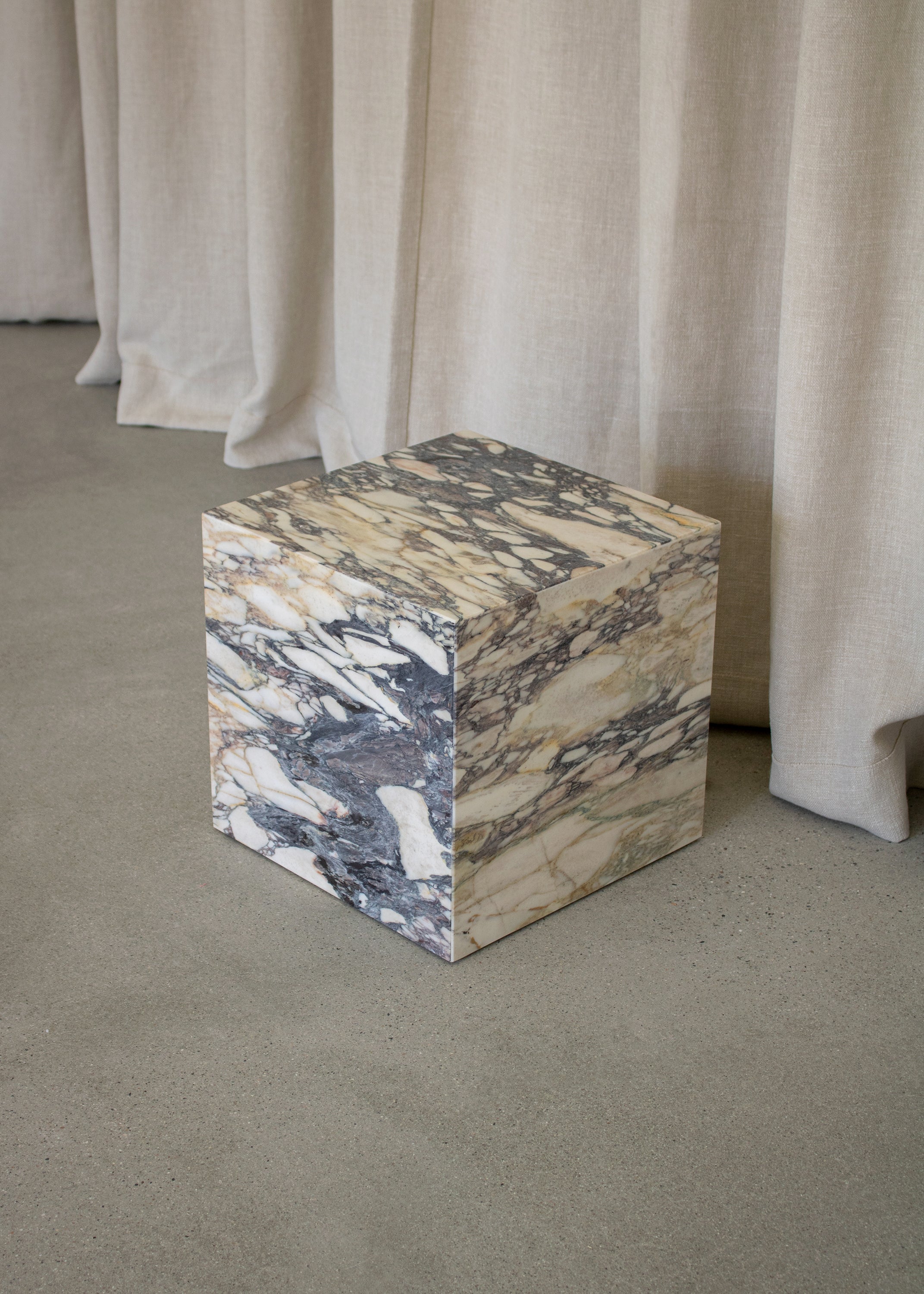 Marble Plinth – Lolointeriors