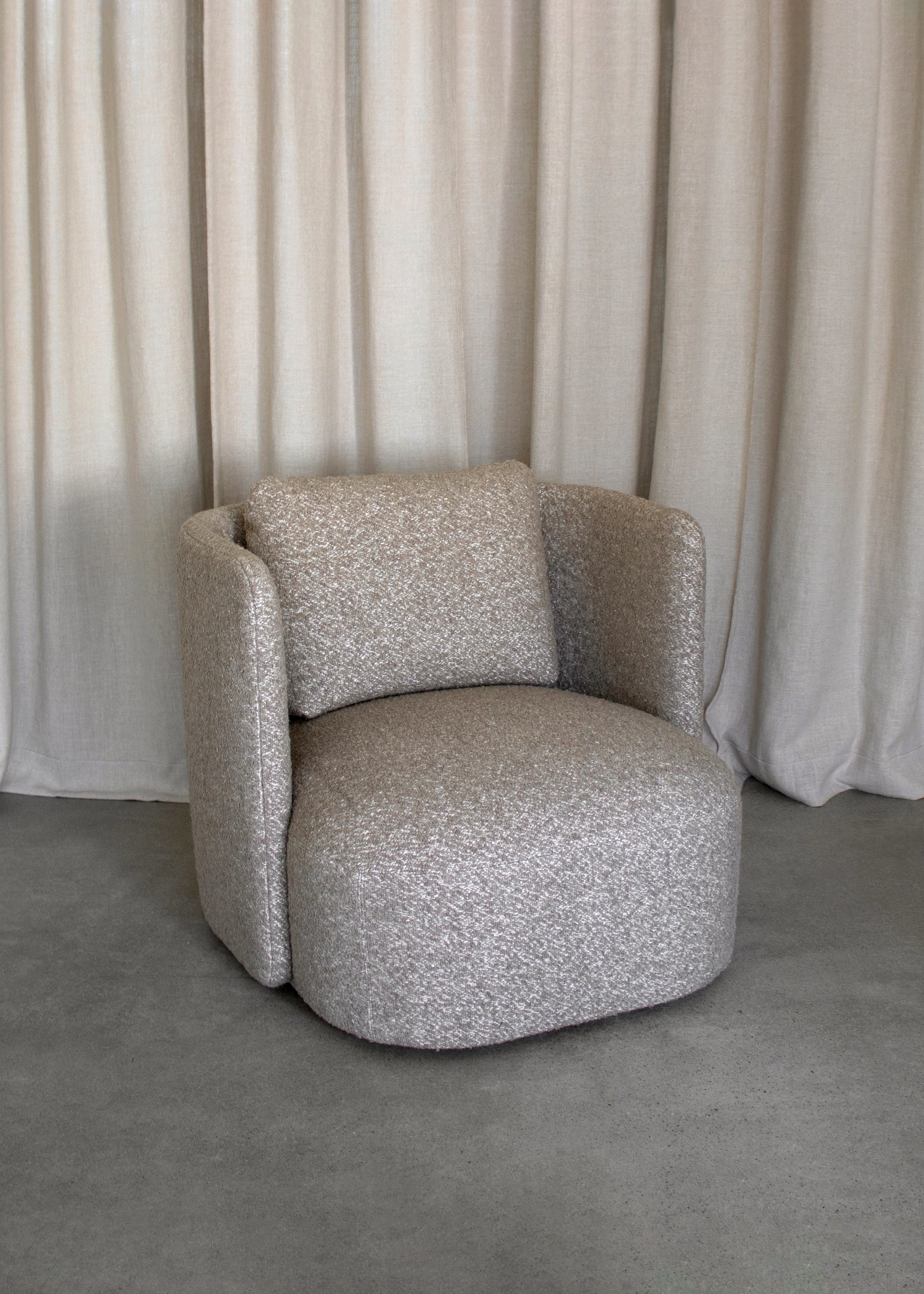 Hudson Swivel Chair – Lolointeriors