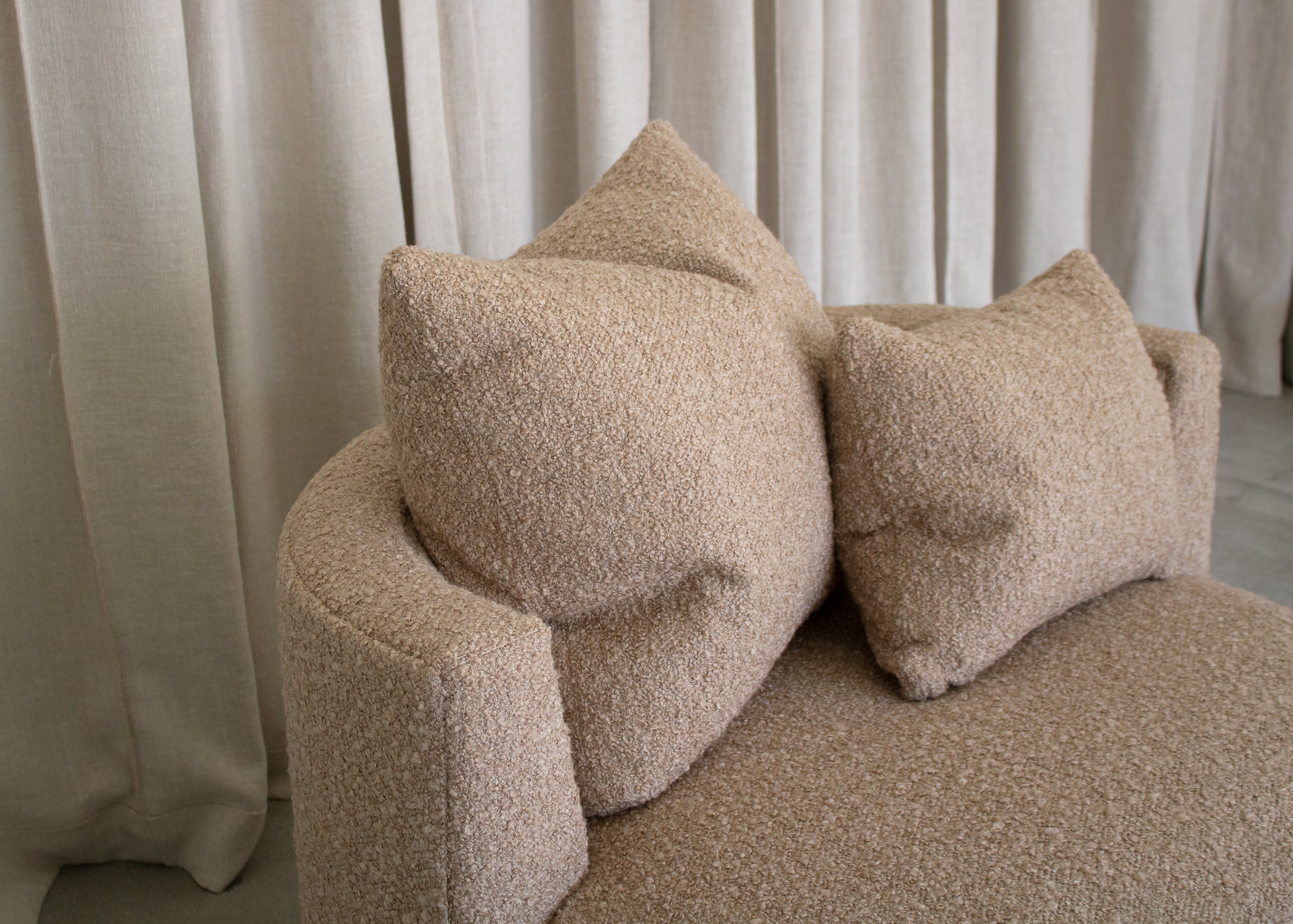 Cecily Swivel Chair – Lolointeriors