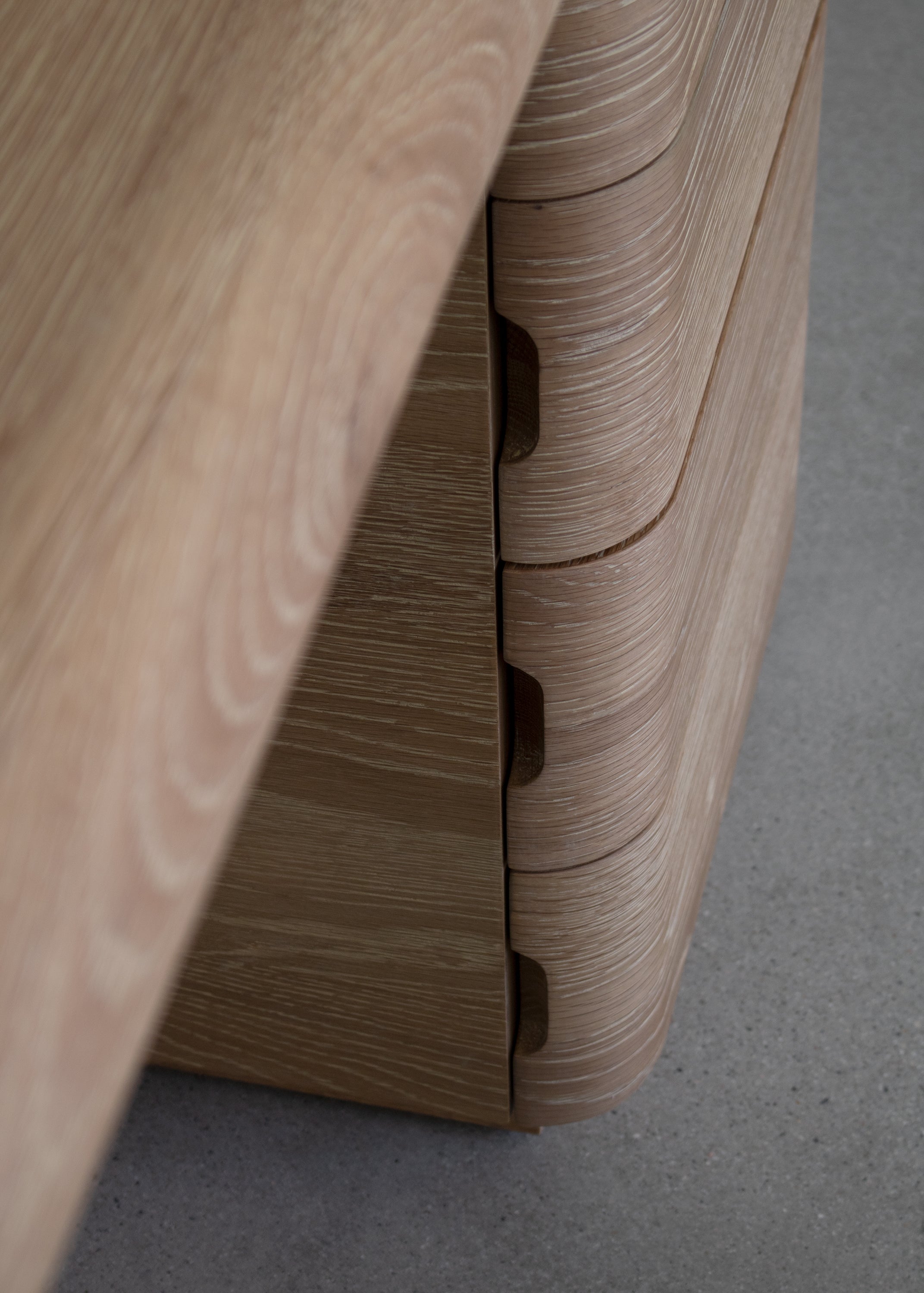 Column Desk – Lolointeriors